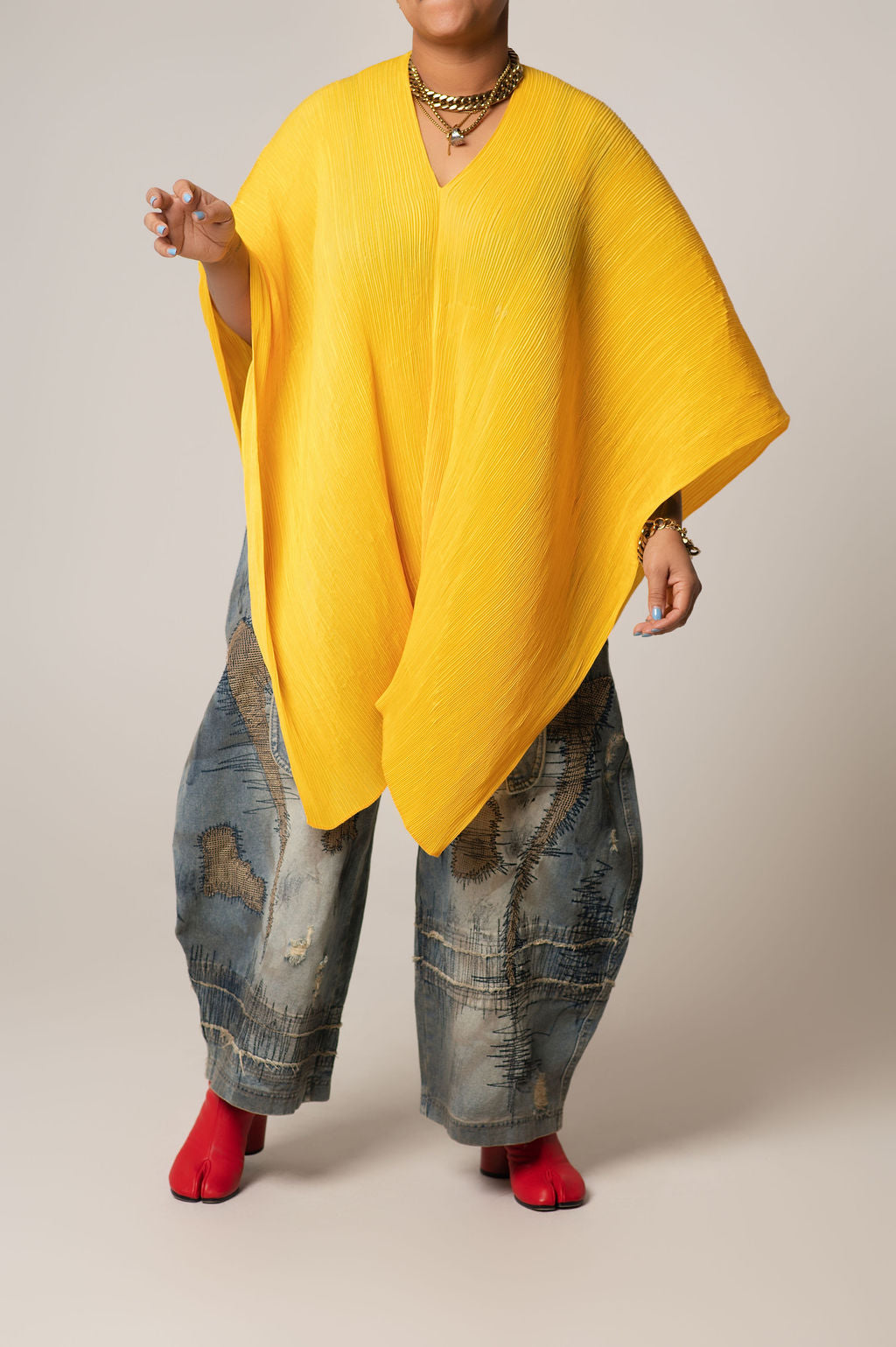 Sample 16: Gold Accordion Shawl – Terrell Dominick